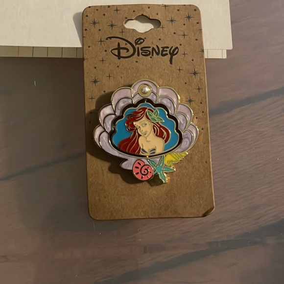 Accessories | Disney The Little Mermaid Spinning Clamshell Ariel ...
